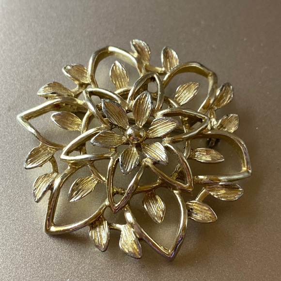 Sarah Coventry | Jewelry | Vintage Signed Sarah Coventry Flower Brooch ...